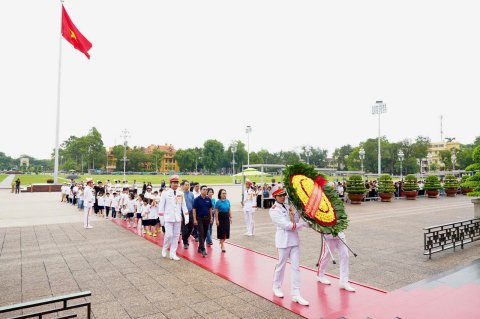 Vietnam Airlines along with partners bring 100 children in special ...