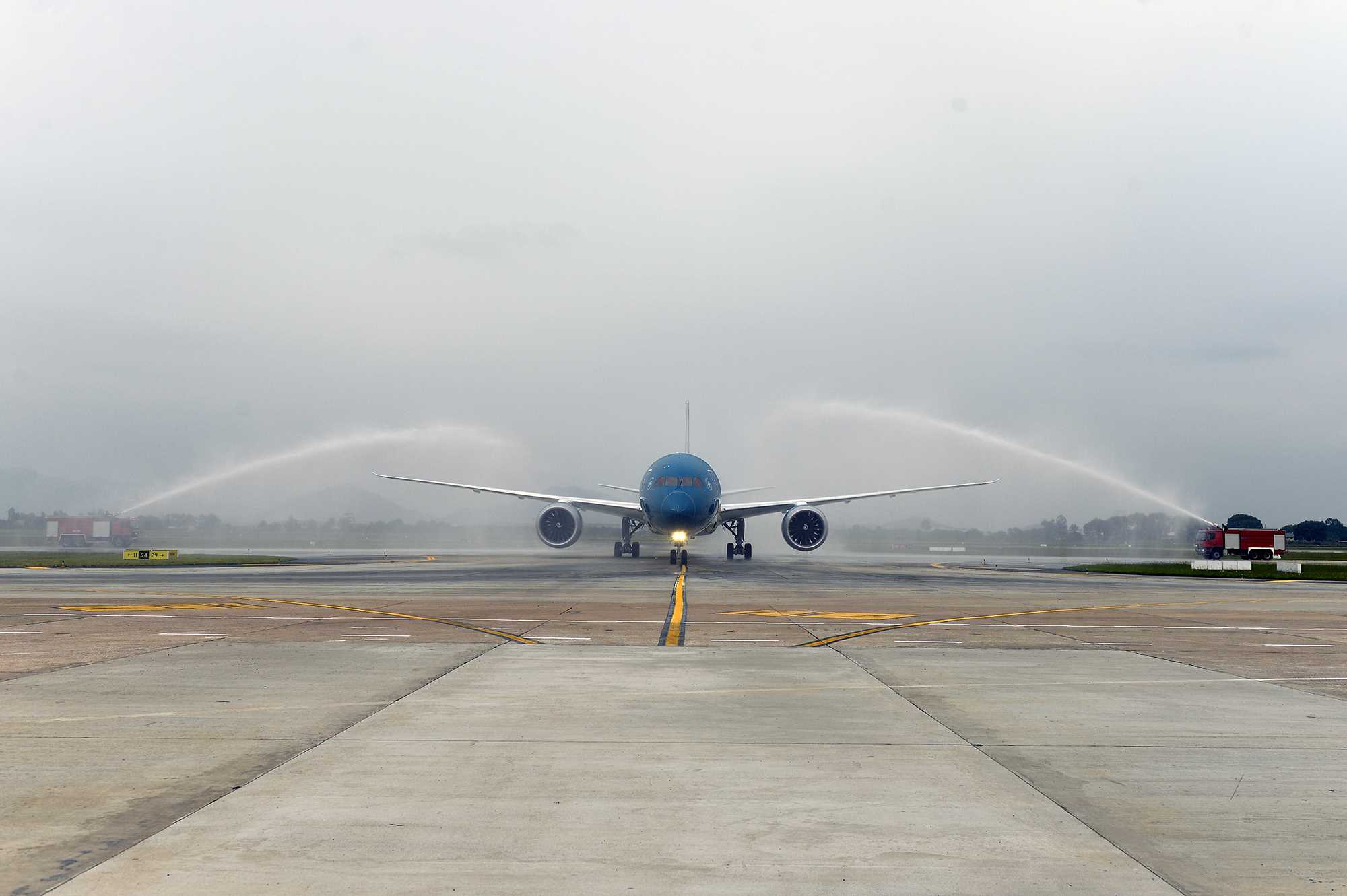 Vietnam Airlines đón nhận máy bay Boeing 787 Dreamliner thứ 10