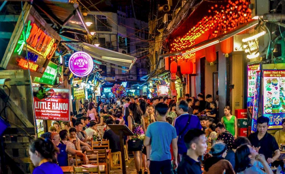 Vietnam Airlines | Ta Hien Beer Street – Where Hanoi Nights Come Alive