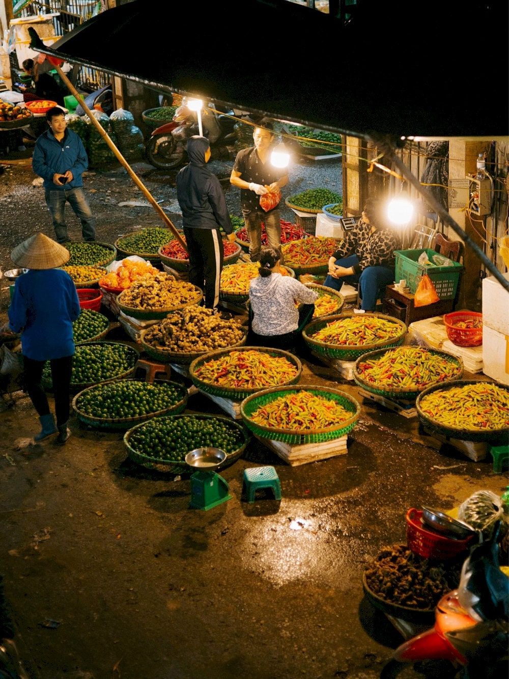 Vietnam Airlines | Explore Long Bien Market – Hanoi’s Bustling and ...