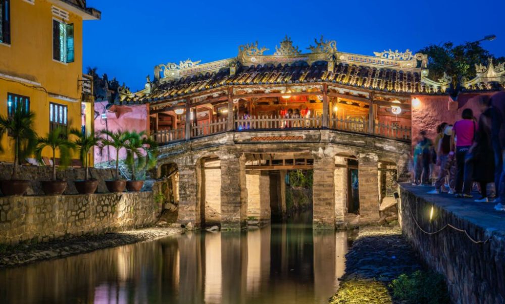 Vietnam Airlines | Experiencing Hoi An walking street: From culture to ...