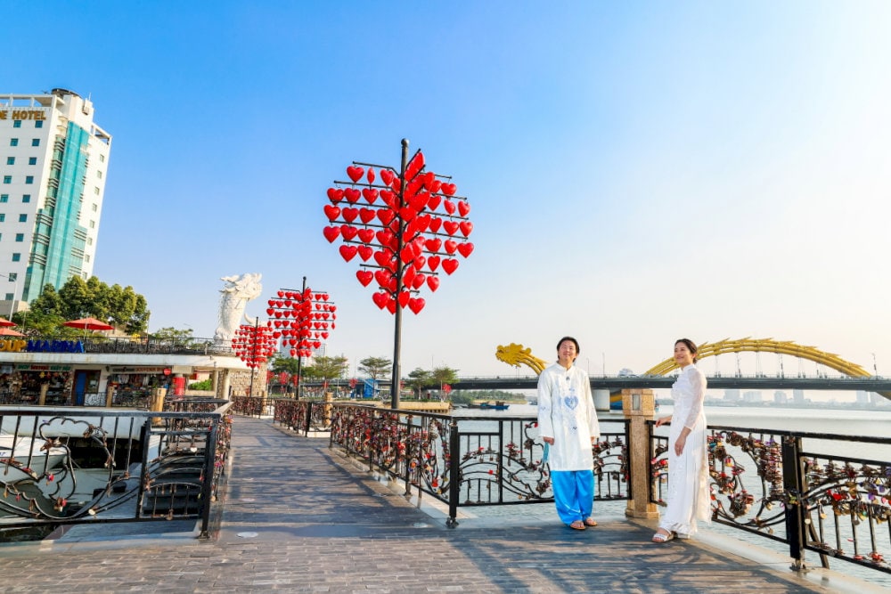 Dragon Bridge Danang: Dragon Fire Show Schedule & Best Viewing Tips