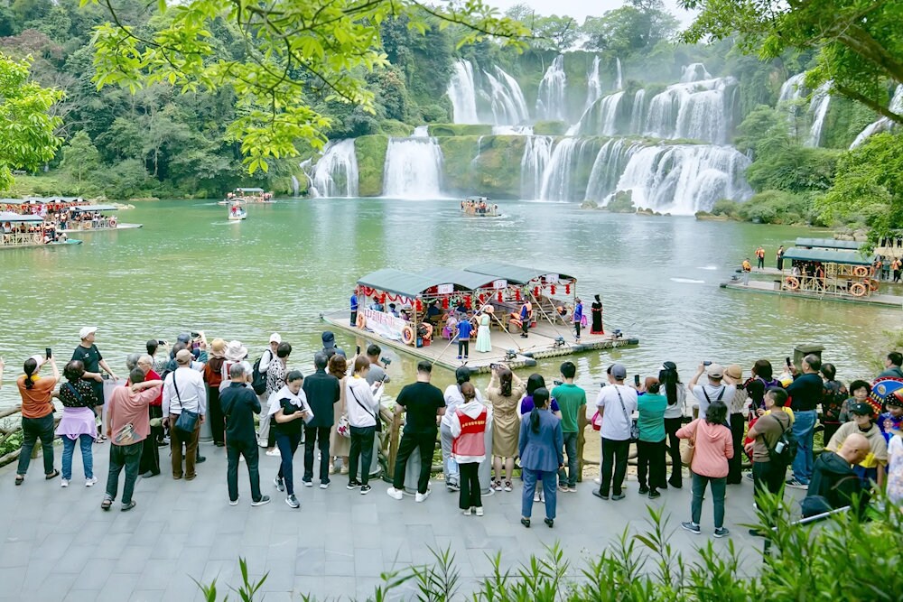 Ban Gioc Waterfall Vietnam – A Majestic Symphony of Water and Nature