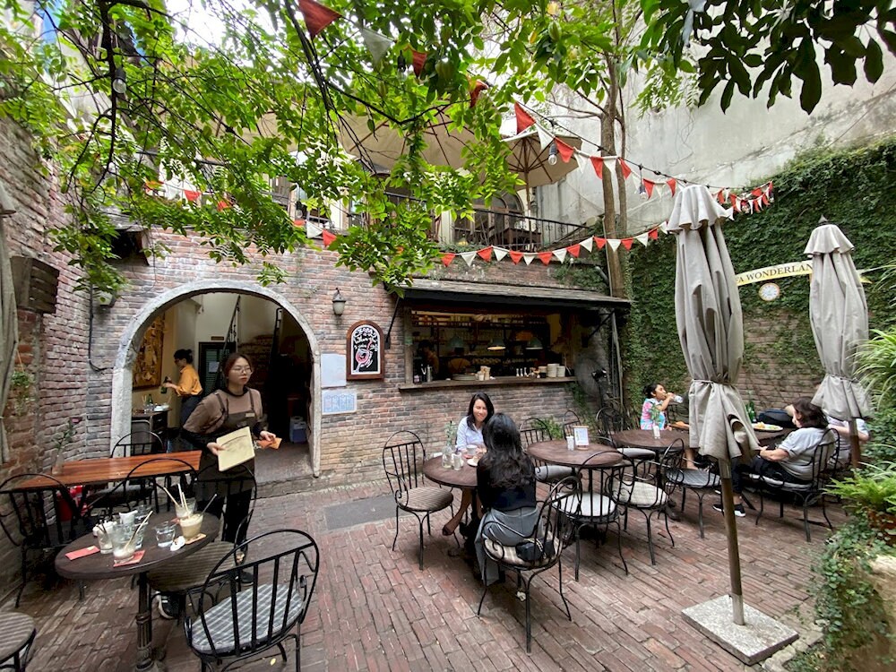 Cẩm nang cà phê Hà Nội: Top 20+ Quán Cafe Hà Nội bạn nên thử