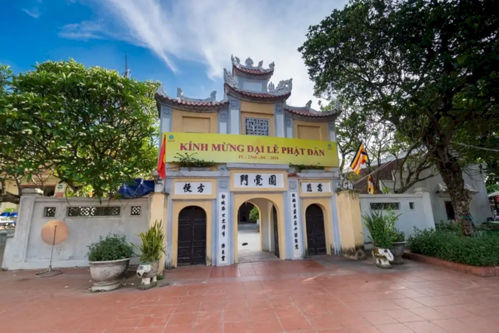 One Pillar Pagoda: A Blooming Lotus in the Heart of Hanoi