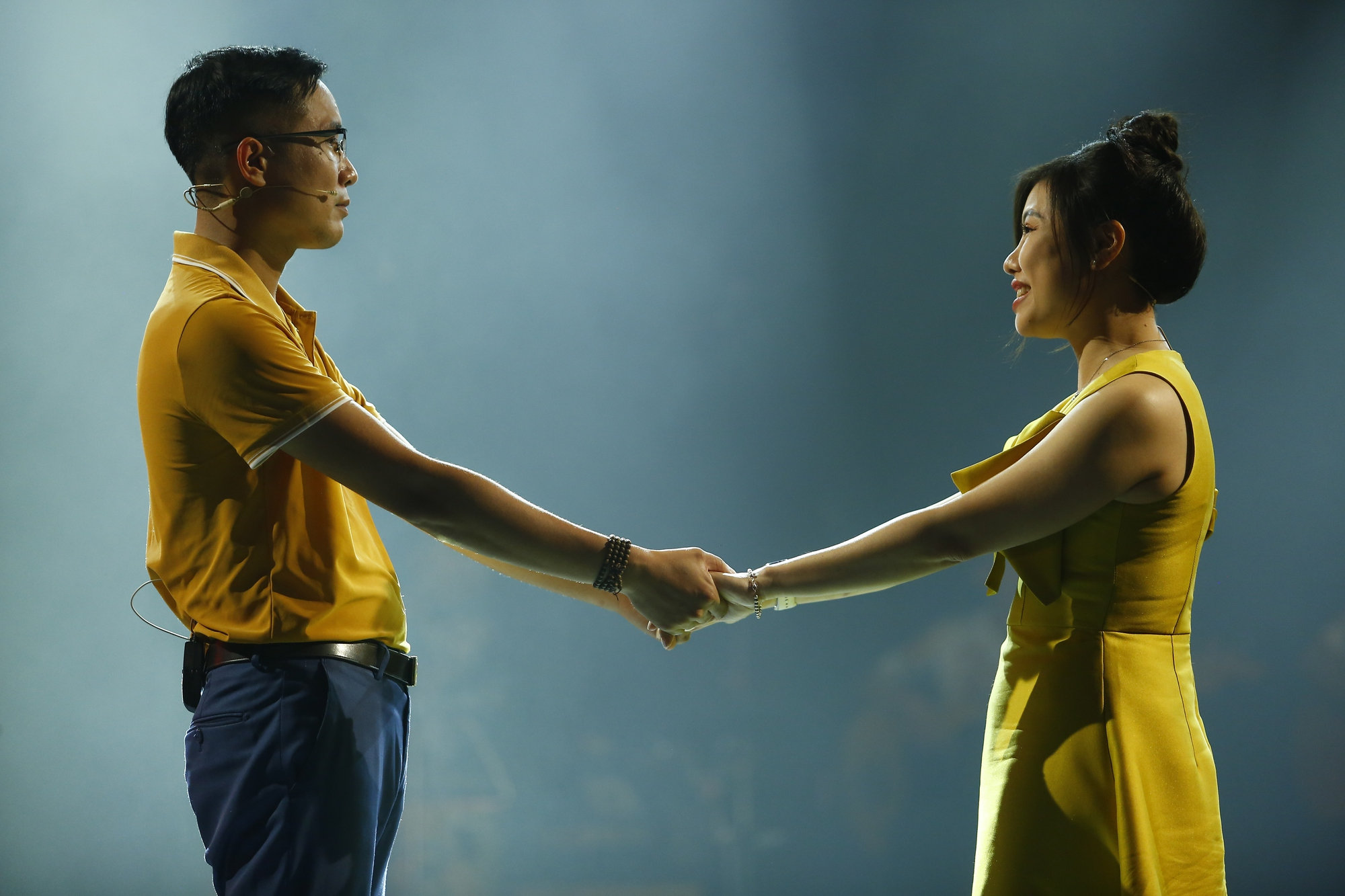 Saying Hello in Vietnamese: A Complete Guide to Greetings and Local ...