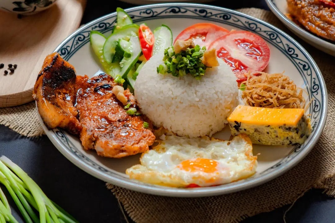 Top 10+ Traditional Foods in Vietnam You Must Try at Least Once