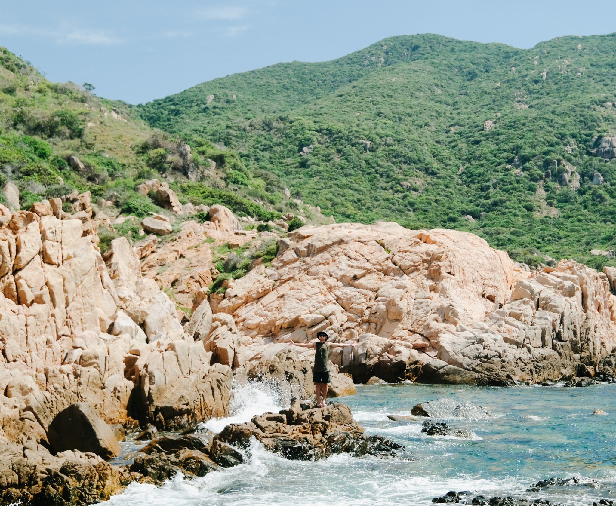 Trọn bộ kinh nghiệm du lịch Vịnh Vĩnh Hy 2025: Đi đâu, chơi gì, ăn gì?